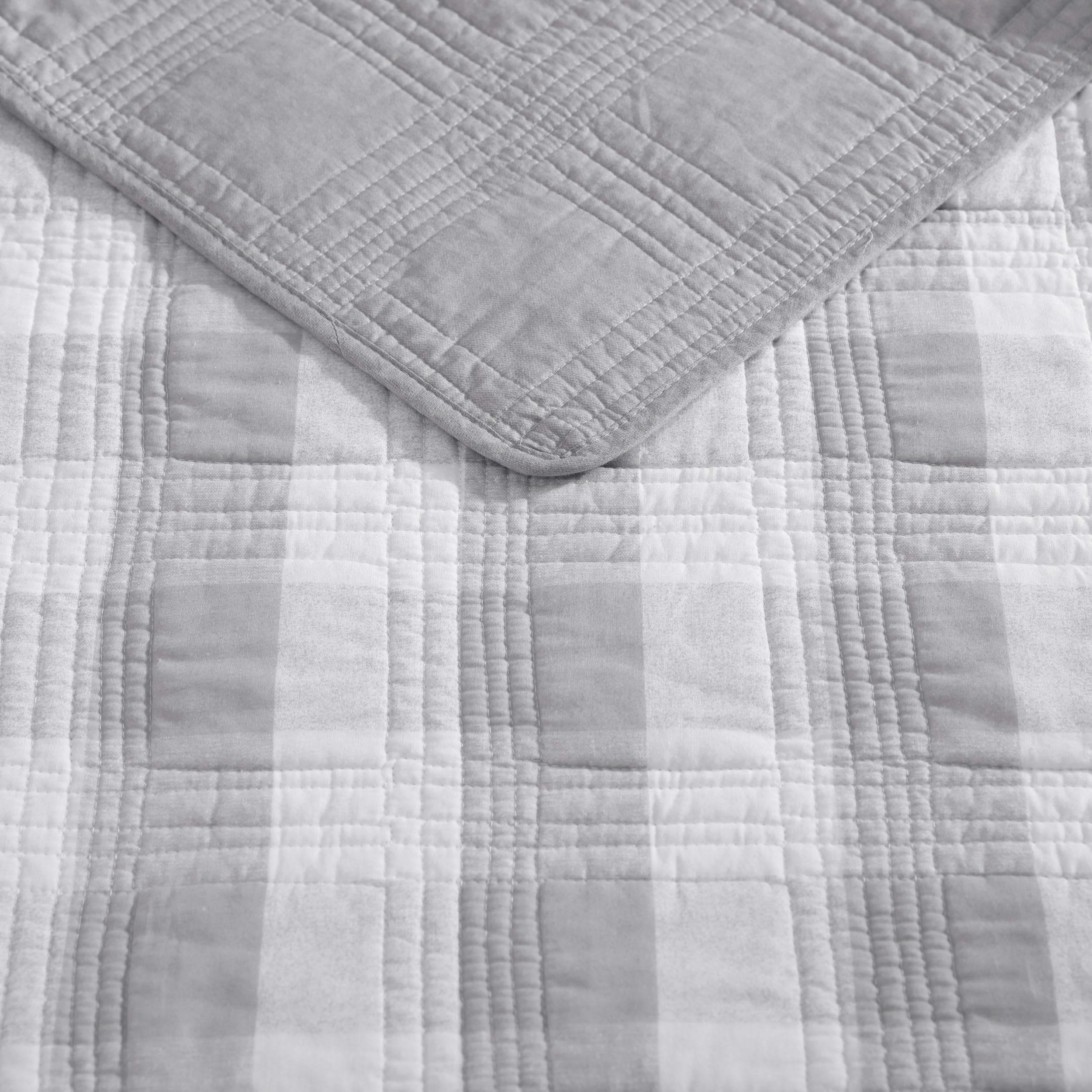 Eddie Bauer- Queen Quilt Set, Cotton Reversible Bedding with Matching Shams, Home Decor for All Seasons (Lakehouse Plaid Light Grey, Queen)