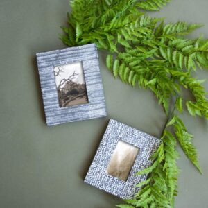 Foreside Home & Garden 4 x 6 inch Decorative Distressed Whitewashed Metal Pattern Picture, 4x6, Dawson Photo Frame