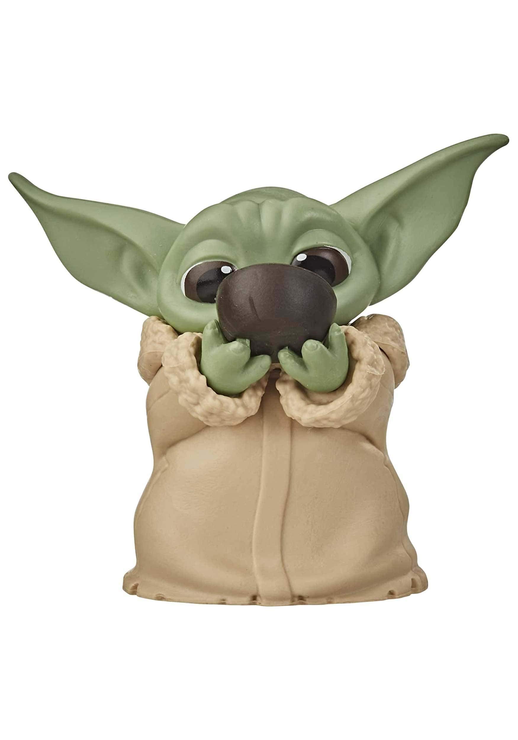 STAR WARS The Bounty Collection The Child Collectible Toys 2.2-Inch The Mandalorian “Baby Yoda” Sipping Soup, Blanket-Wrapped Figure 2-Pack