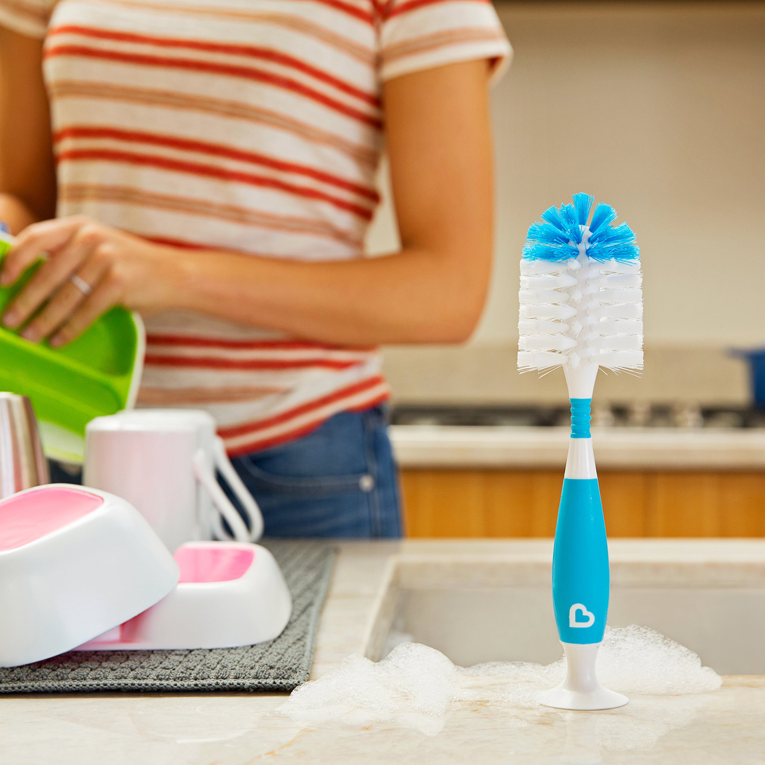 Munchkin® Baby Bottle and Sippy Cup Cleaning Set, Includes Countertop Drying Rack and Bristle Bottle Brush, Blue