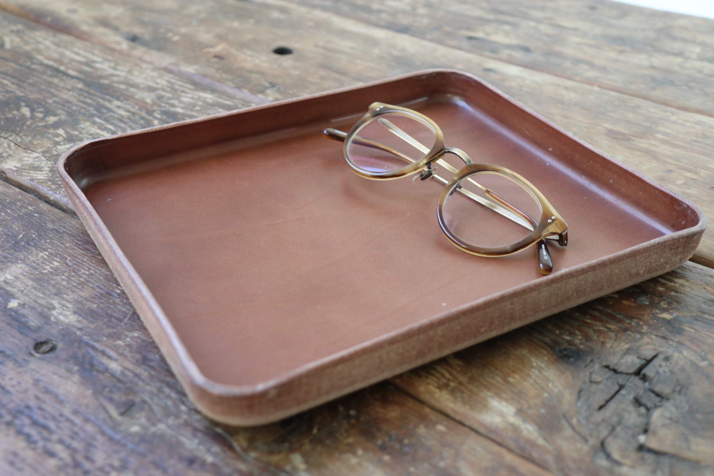 Molded Leather Valet Tray Large Perfect for storing daily essentials in modern space.