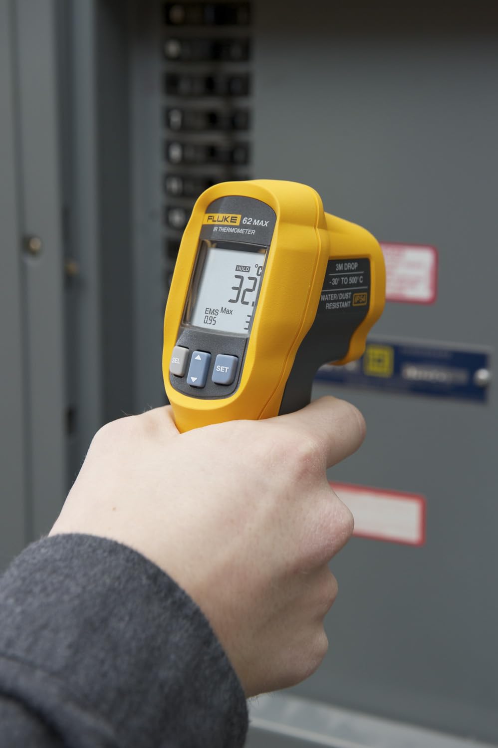 Fluke 117/323 KIT Multimeter and Clamp Meter Combo Kit + 62 MAX IR Thermometer, Non Contact, -20 to +932 Degree F Range