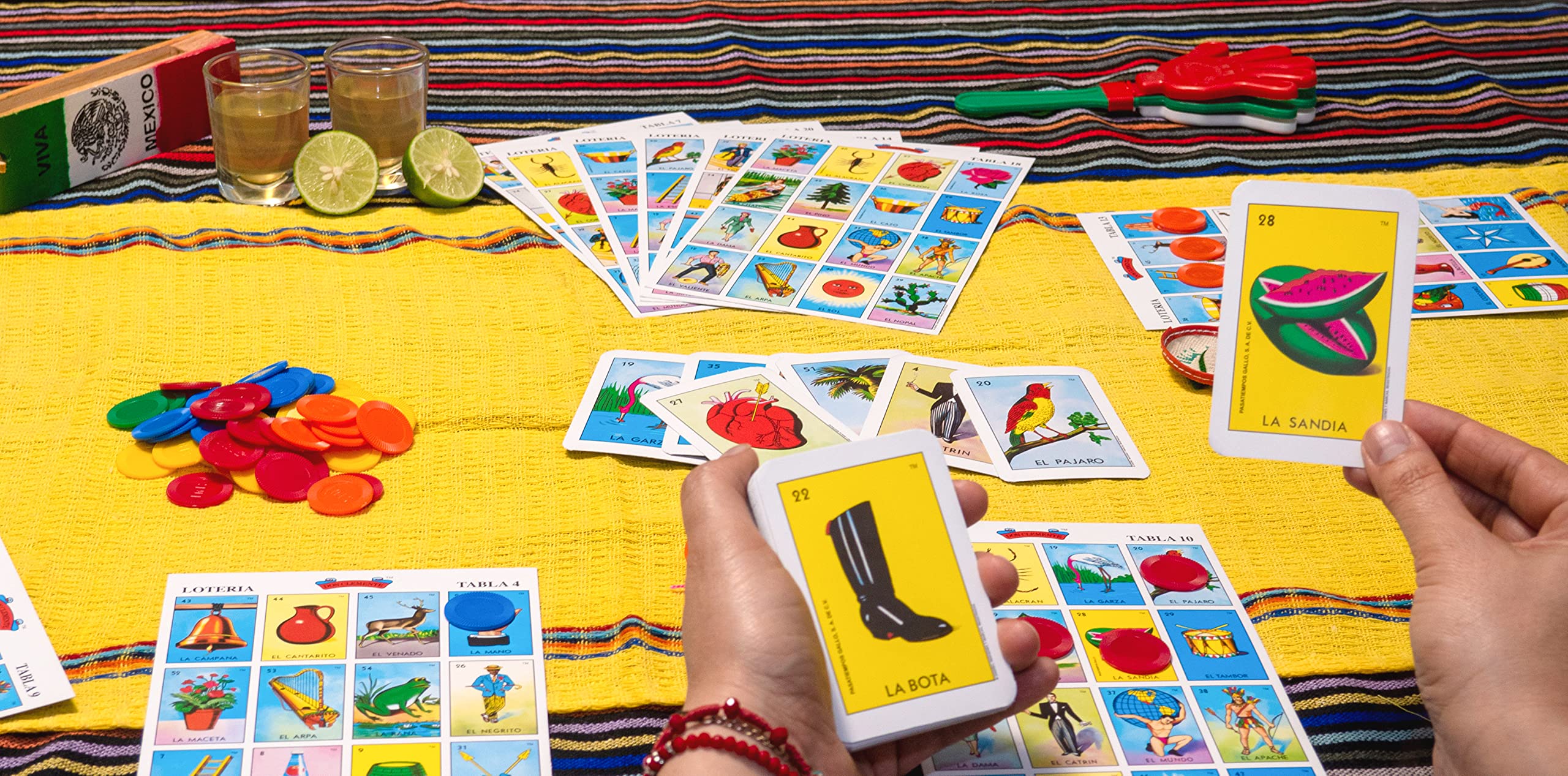 Loteria Mexican Bingo Game Kit - Loteria Bingo Game for 20 Players - Includes 1 Deck of Cards and Boards - with 100 Bingo Chips - for The Entire Family - Great for Learning Spanish.