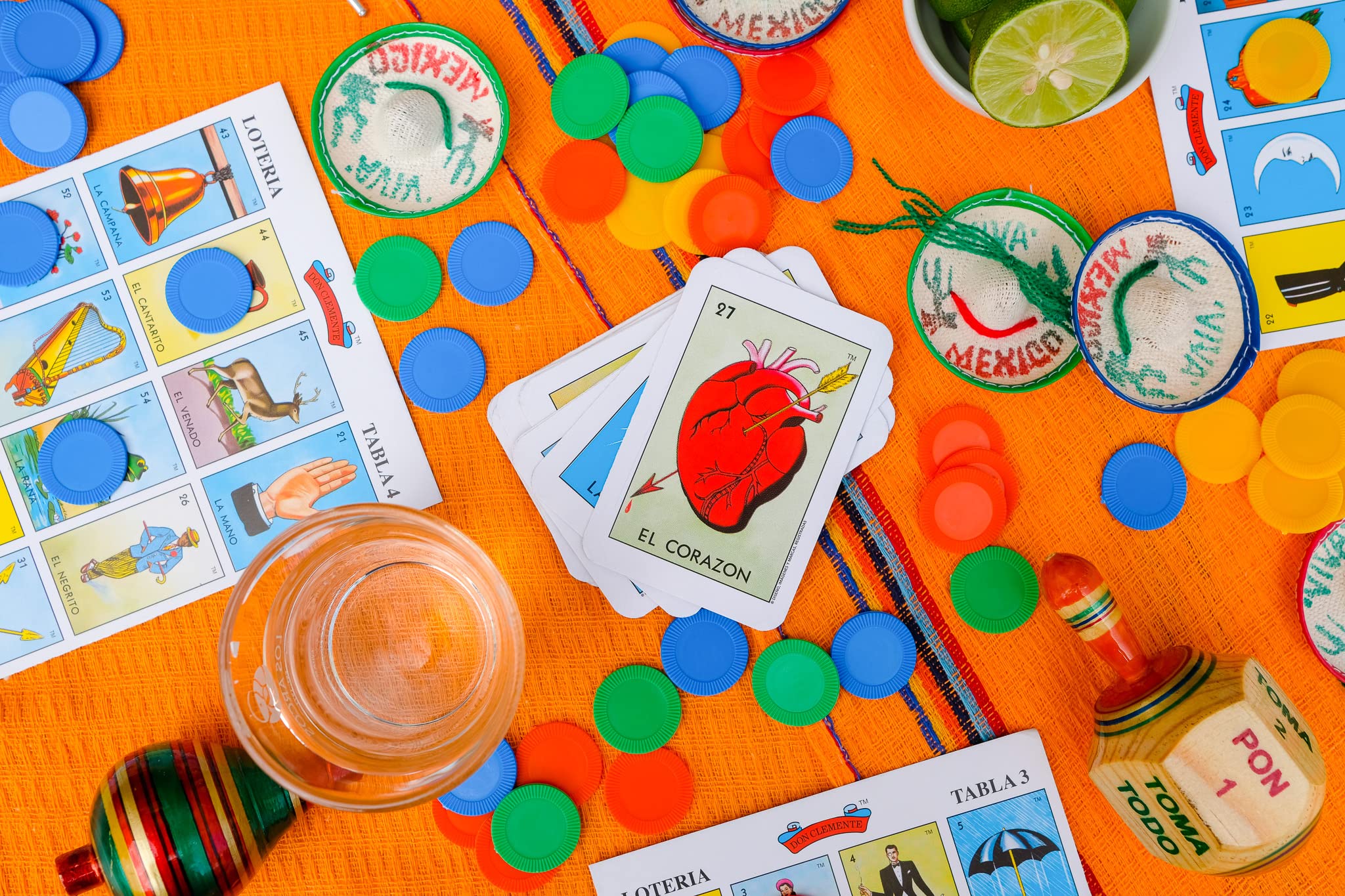 Loteria Mexican Bingo Game Kit - Loteria Bingo Game for 20 Players - Includes 1 Deck of Cards and Boards - with 100 Bingo Chips - for The Entire Family - Great for Learning Spanish.