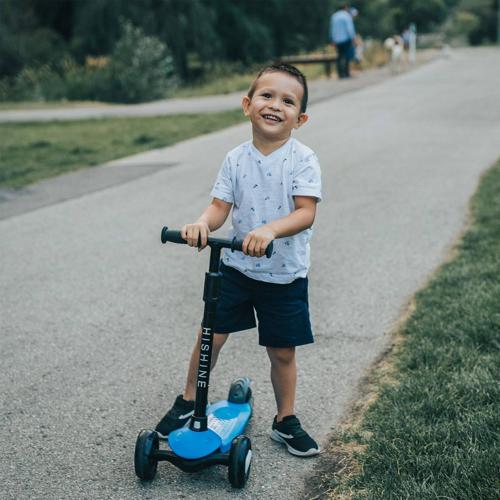 Kick Scooter for Kids with 3 Big Light Up Wheels, Lean to Steer, Adjustable Height, Wheel Scooter for Boys Girls Toddler (Black)