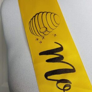 Amy's Bubbling Boutique Honey Bee Mommy to Be Baby Shower Banner Sash Mom & Daddy to Be Pin - What will it Gift Set