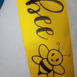 Amy's Bubbling Boutique Honey Bee Mommy to Be Baby Shower Banner Sash Mom & Daddy to Be Pin - What will it Gift Set