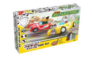 scalextric micro scalextric my first looney tunes bugs bunny vs daffy duck battery powered 1:64 slot car race track set g1141t, yellow & red