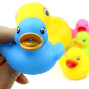 DOPHYRANIX Floating Rubber Duckies Bath Play 5 Pieces Set - Includes 1 Jumbo Mama Ducky and 4 Baby Ducks - Fun Water Tub Playing Kits(4 Colors)