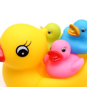 DOPHYRANIX Floating Rubber Duckies Bath Play 5 Pieces Set - Includes 1 Jumbo Mama Ducky and 4 Baby Ducks - Fun Water Tub Playing Kits(4 Colors)