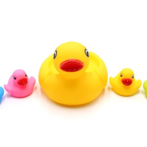 DOPHYRANIX Floating Rubber Duckies Bath Play 5 Pieces Set - Includes 1 Jumbo Mama Ducky and 4 Baby Ducks - Fun Water Tub Playing Kits(4 Colors)