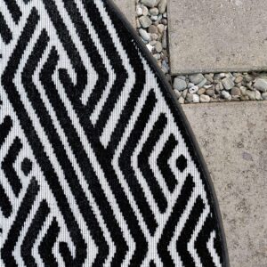 Unique Loom Sabrina Soto Outdoor Collection Modern, Vibrant, Carved Area Rug, 8 ft x 8 ft, Black/Ivory