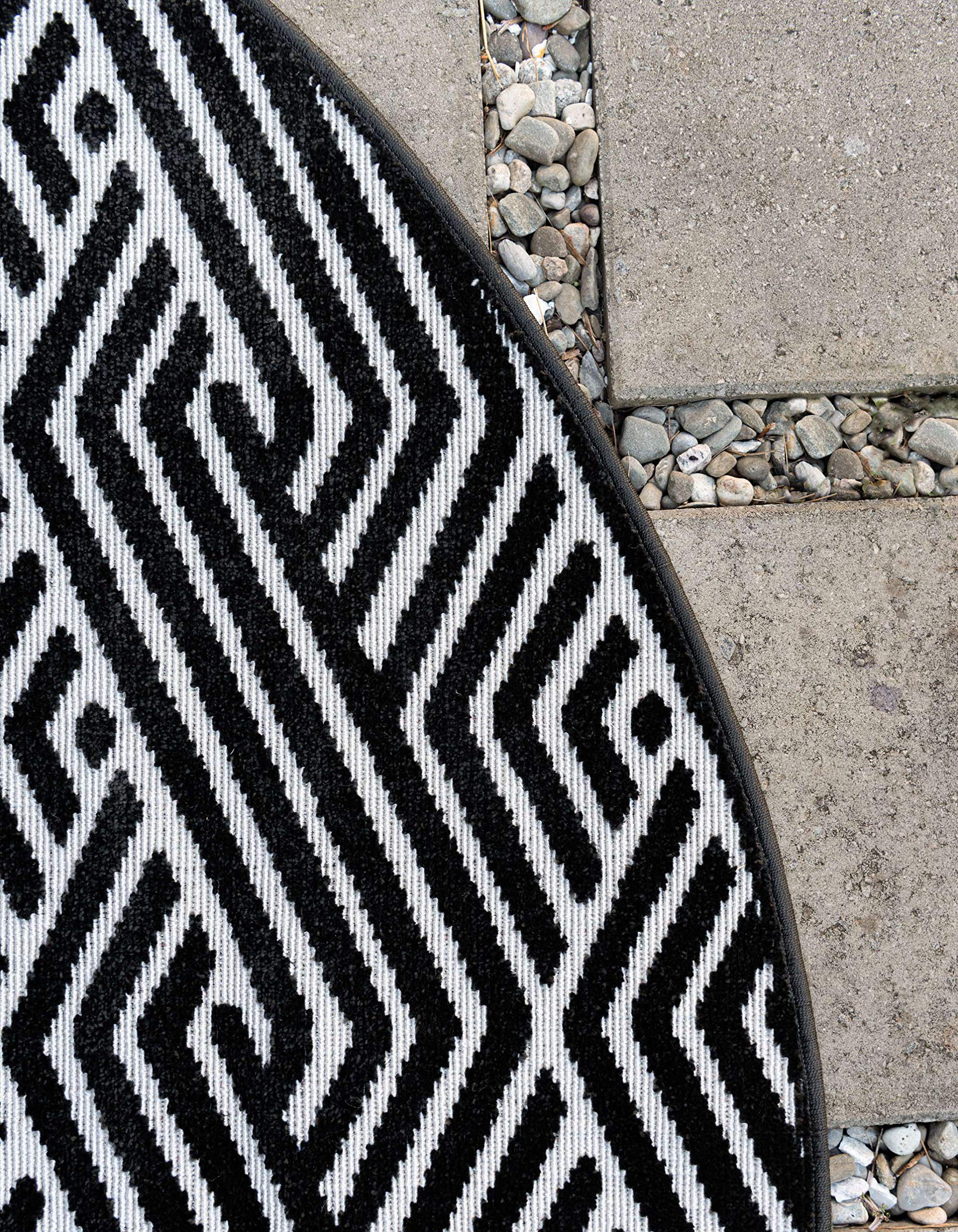 Unique Loom Sabrina Soto Outdoor Collection Modern, Vibrant, Carved Area Rug, 8 ft x 8 ft, Black/Ivory