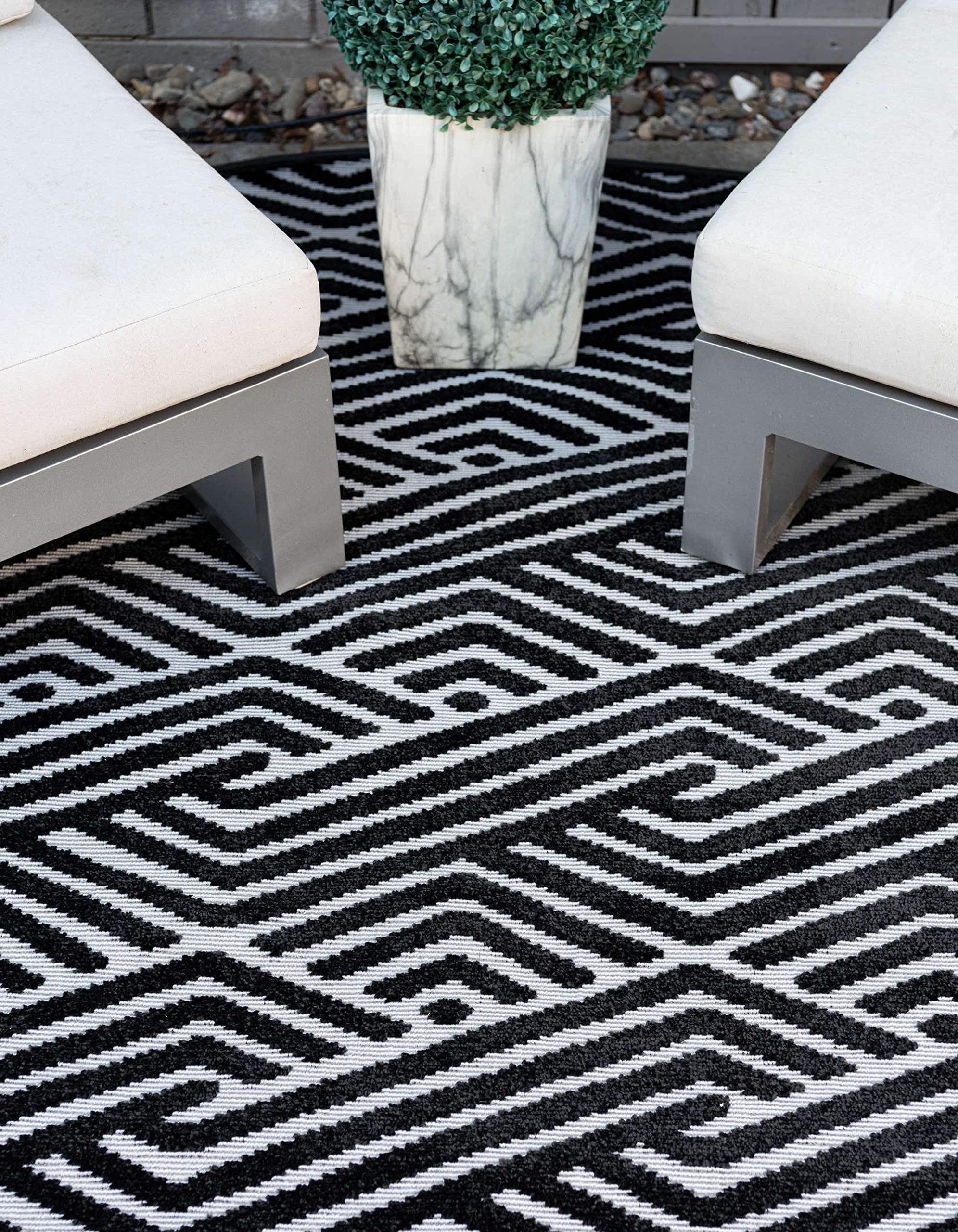 Unique Loom Sabrina Soto Outdoor Collection Modern, Vibrant, Carved Area Rug, 8 ft x 8 ft, Black/Ivory