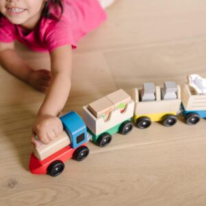 Melissa & Doug Wooden Farm Train Set - Classic Wooden Toy (3 linking cars)