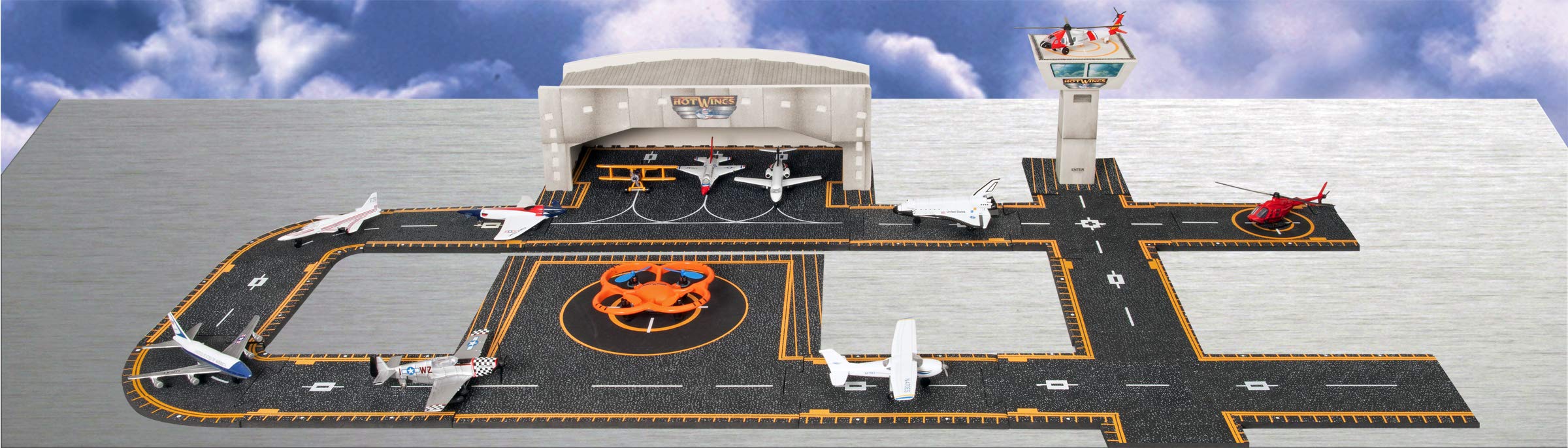 Hot Wings Hangar with Connectible Runway