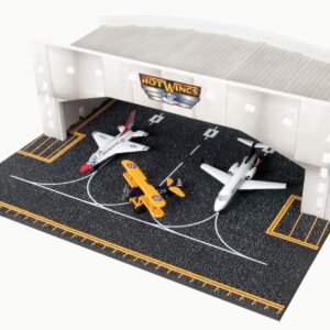 Hot Wings Hangar with Connectible Runway