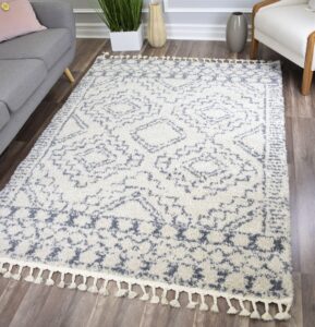 cosmoliving by cosmopolitan reggia area rug, linen white