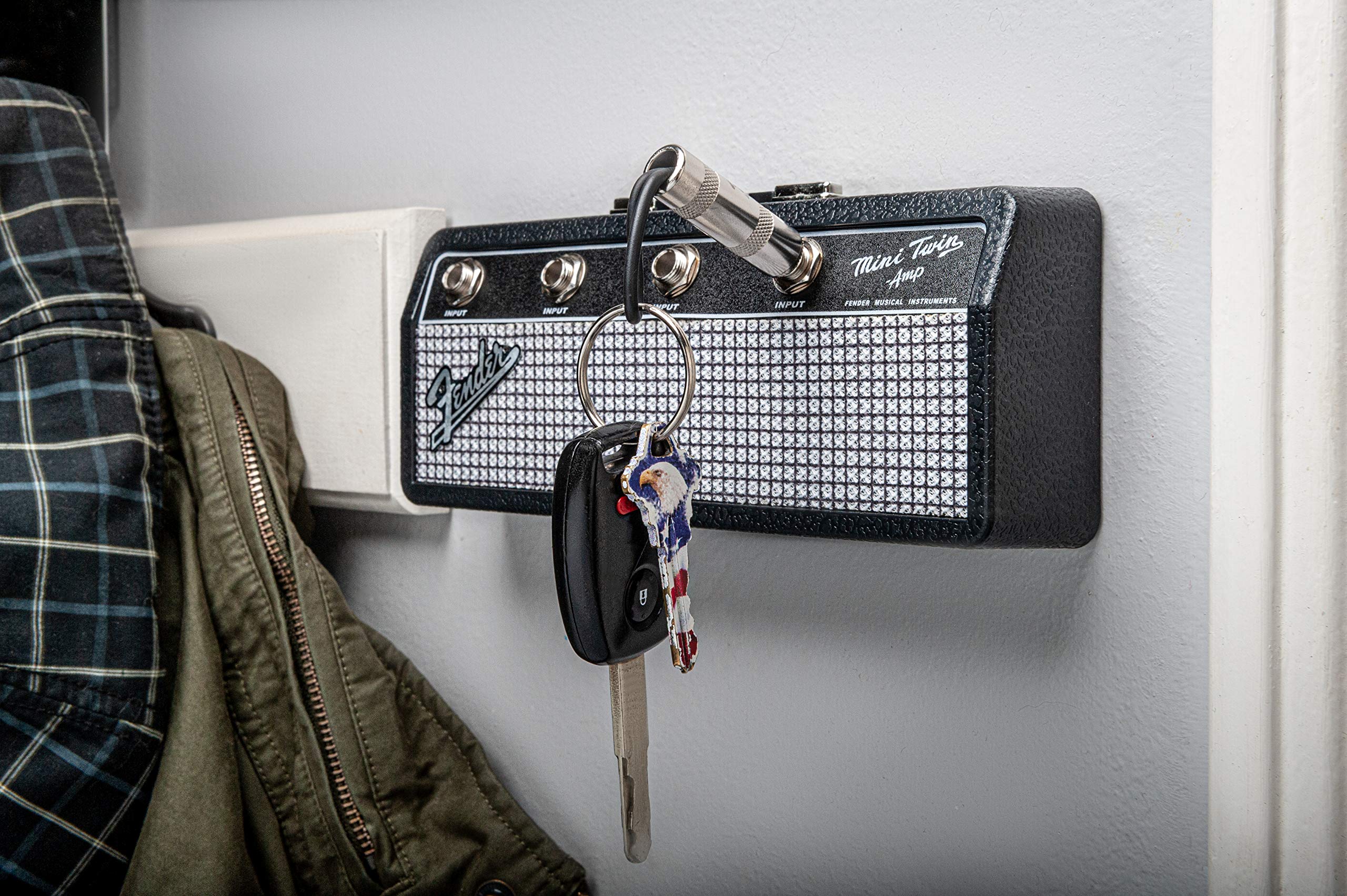 Licensed Fender Jack Rack- guitar amp key holder, includes 4 guitar plug keychains and 1 wall mounting kit. Quick and easy installation.