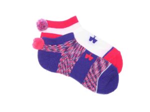 under armour girl`s no show socks with pom 2 pack (violet(1310247-975)/white, youth large)