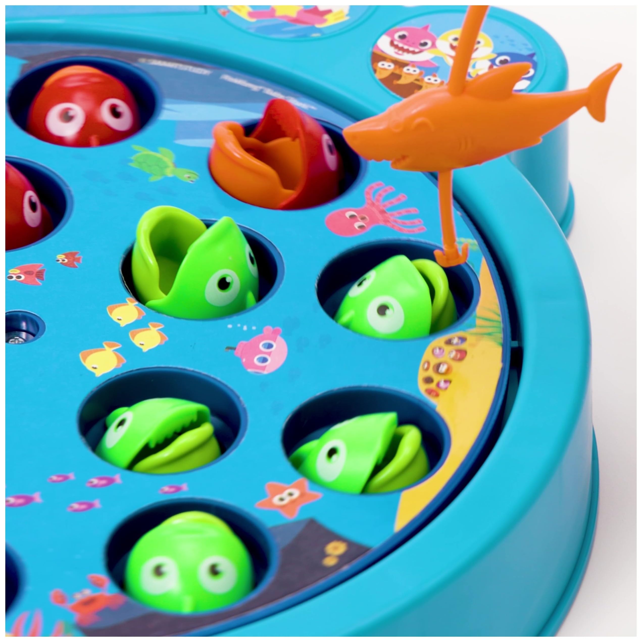 Spin Master Games Pinkfong Baby Shark Let's Go Hunt Musical Fishing Game Learning Educational Toy Preschool Board Game Summer Toy, for Kids Ages 4+