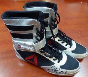 sports memorabilia floyd mayweather jr. autographed reebok silver boxing shoes beckett bas stock #121801 - autographed boxing equipment