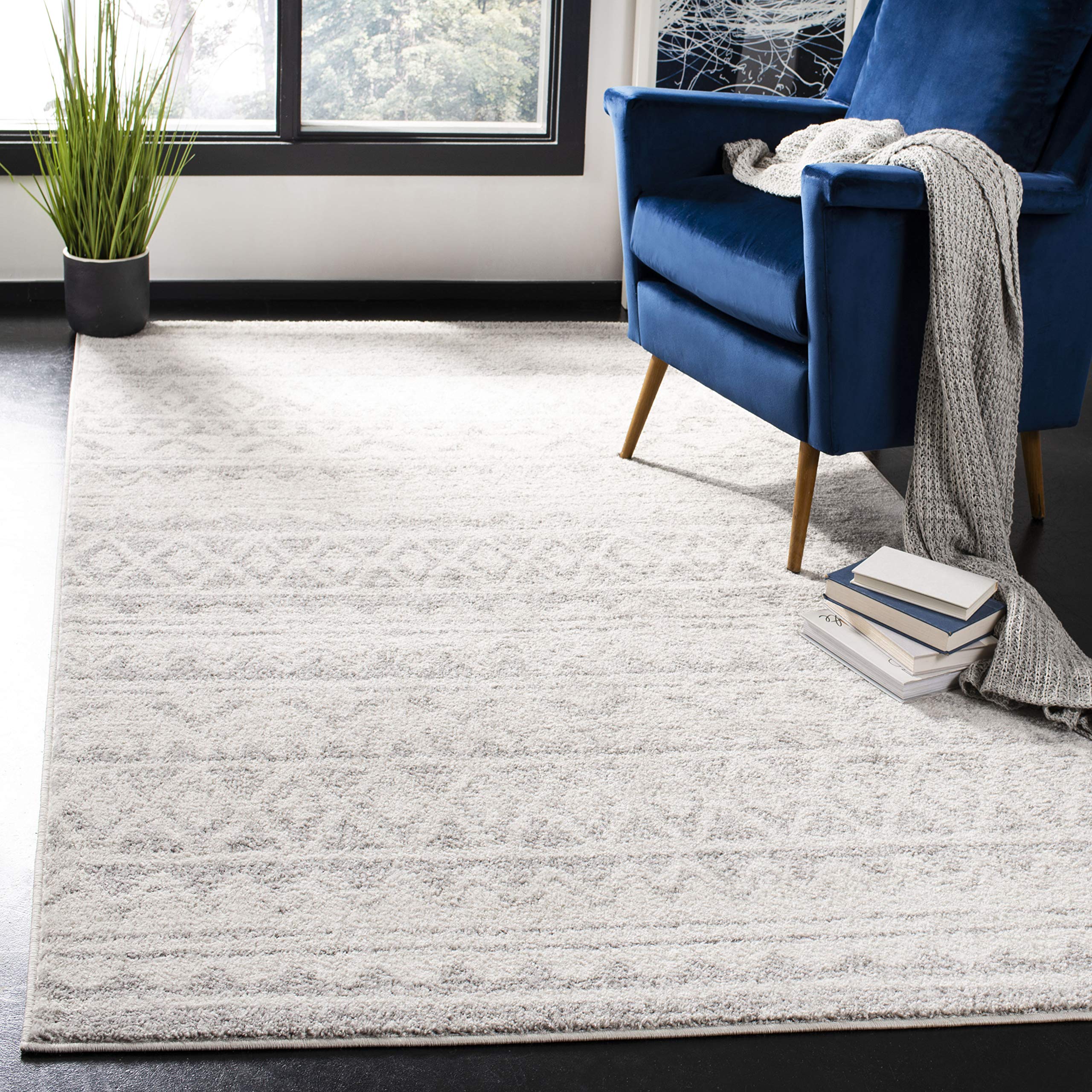 SAFAVIEH Adirondack Collection Accent Rug - 4' x 6', Ivory & Grey, Moroccan Boho Distressed Design, Non-Shedding & Easy Care, Ideal for High Traffic Areas in Entryway, Living Room, Bedroom (ADR119B)