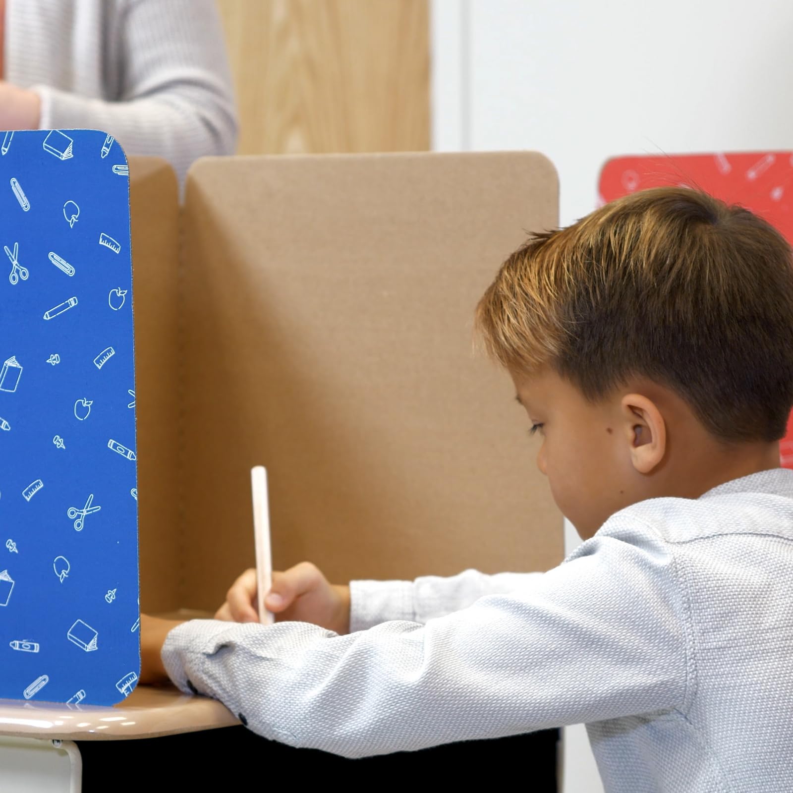 Really Good Stuff Large Privacy Shields for Student Desks – Set of 12 - Matte - Study Carrel Reduces Distractions - Keep Eyes from Wandering During Tests, Blue with School Supplies Pattern