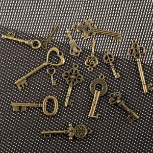 CHuangQi 40PCS Antique Bronze Vintage Skeleton Keys Charm Set, Steampunk Key DIY Handmade Accessories, Jewelry Making Supplies Wedding Favors