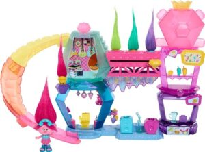 mattel dreamworks trolls band together toys, mount rageous playset with queen poppy small doll & 25+ accessories, 4 hair pops