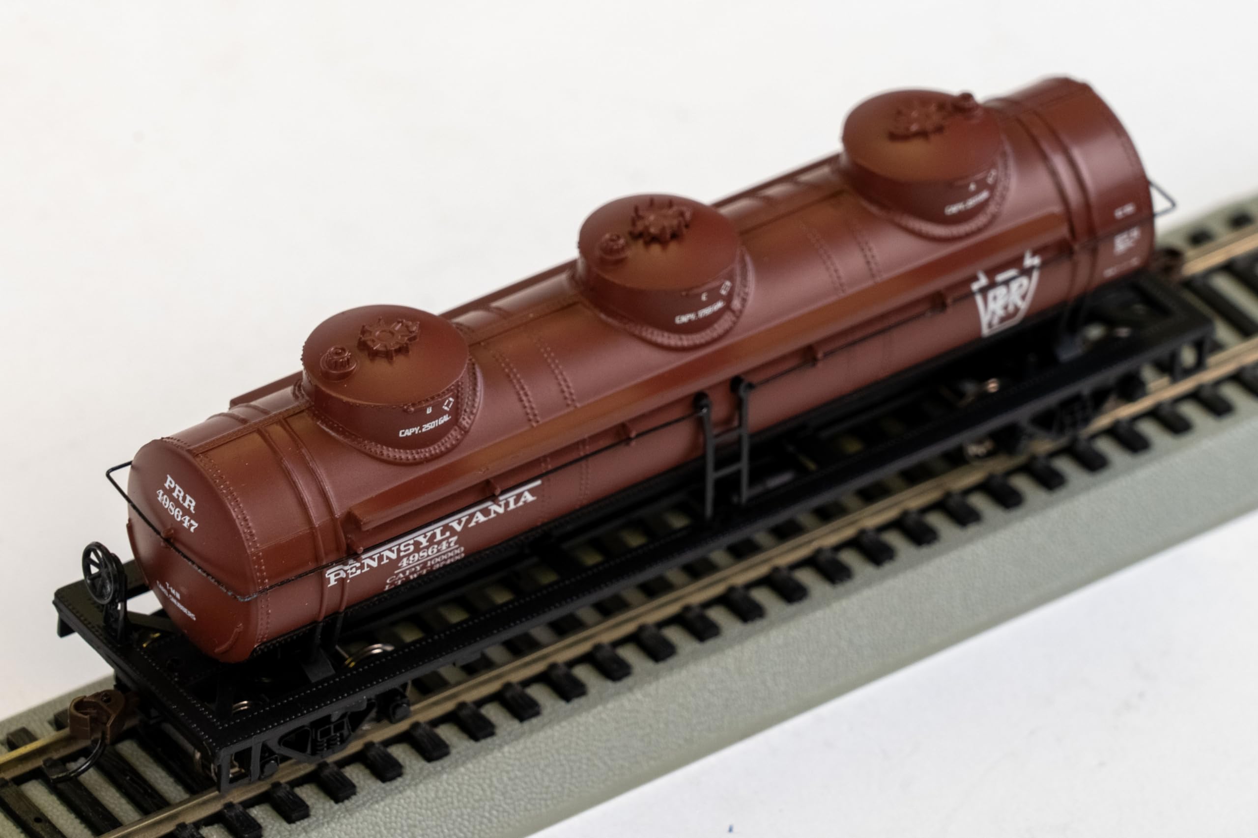 40' Three-Dome Tank Car - PRR #498647 - HO Scale