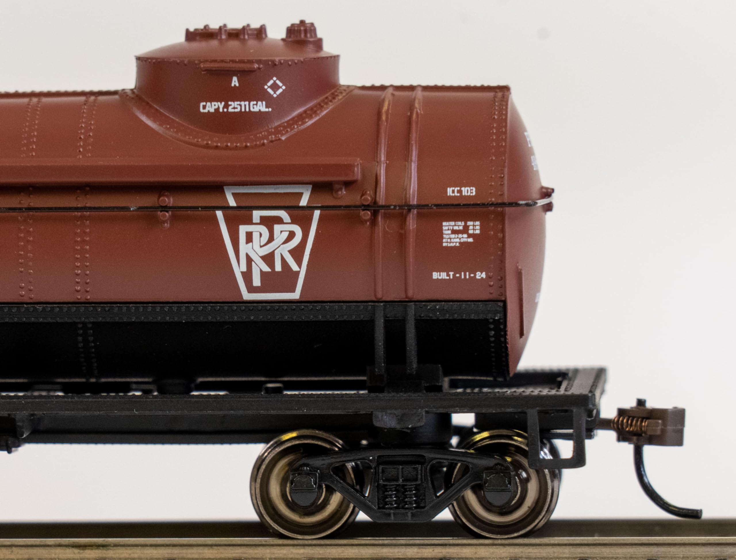 40' Three-Dome Tank Car - PRR #498647 - HO Scale