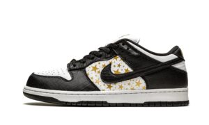 nike mens sb dunk low dh3228 102 supreme - stars - black - size 10