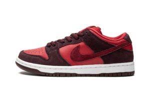 nike mens sb dunk low dm0807 600 cherry - size 11