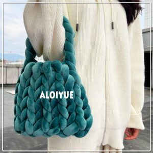 Aloiyue Chunky Blanket Yarn Dark Green 1lbs,Super Bulky Velvet Thick Big Arm Knitting Cotton Yarn for Crocheting DIY Throw Blanket, 1.1lbs/17.6oz/22yards