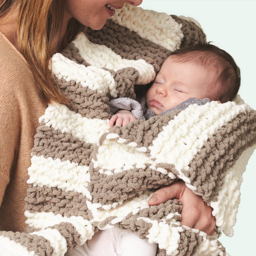 Bernat Baby Blanket Yarn, 3.5oz, Super Bulky 6 Gauge - White - Single Ball Machine Wash & Dry