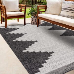 hauteloom djugun outdoor area rug - outside porch patio rug carpet - waterproof rug - geometric - black, gray, off white, white - 5'3" x 7'7"