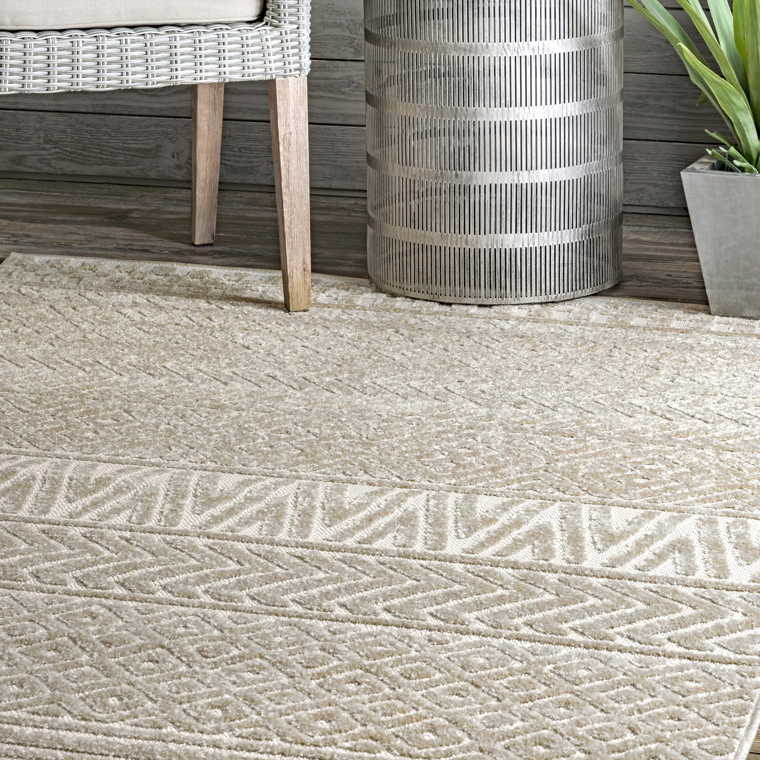 nuLOOM Kamryn Textured Tribal Indoor/Outdoor Area Rug, 4' x 6', Beige, Rectangular, 0.3" Thick