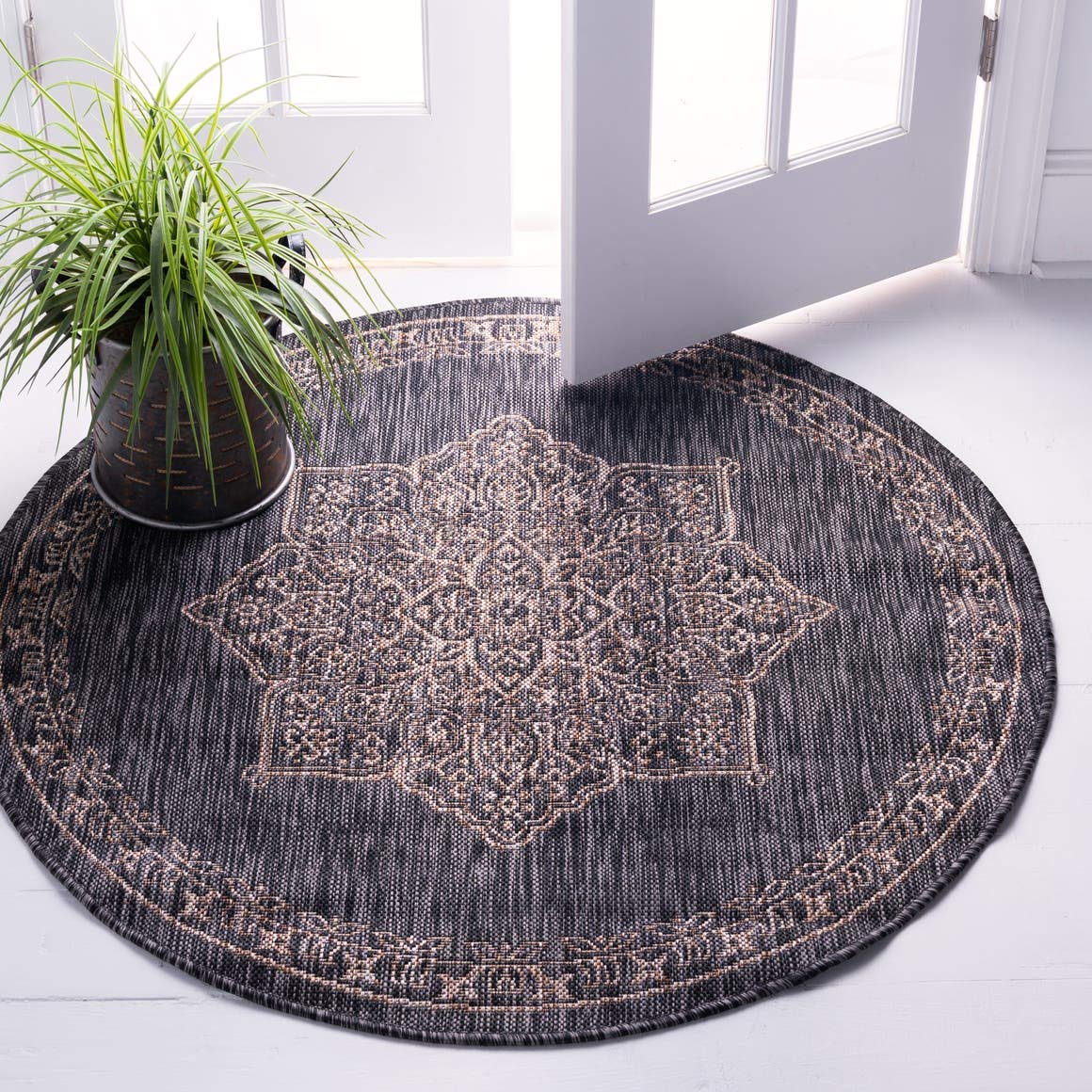 Unique Loom Outdoor Traditional Collection Area Rug - Antique (4' 1" Round, Charcoal Gray/ Natural)