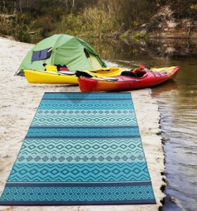 erbanica fiesta premium quick dry reversible indoor/outdoor plastic rug for rv, camping, beach, picnic, patio, pool side, 4 ft x 6 ft