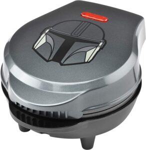 the mandalorian 4" mini waffle maker