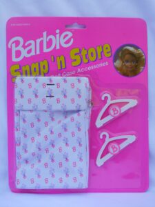 barbie snap 'n store hanging garment bag with 2 hangars