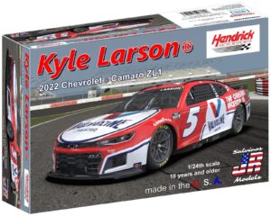 salvinos jr models hmc2022klv 1/24 scale 2022 camaro zl1 plastic model kit - assembly required