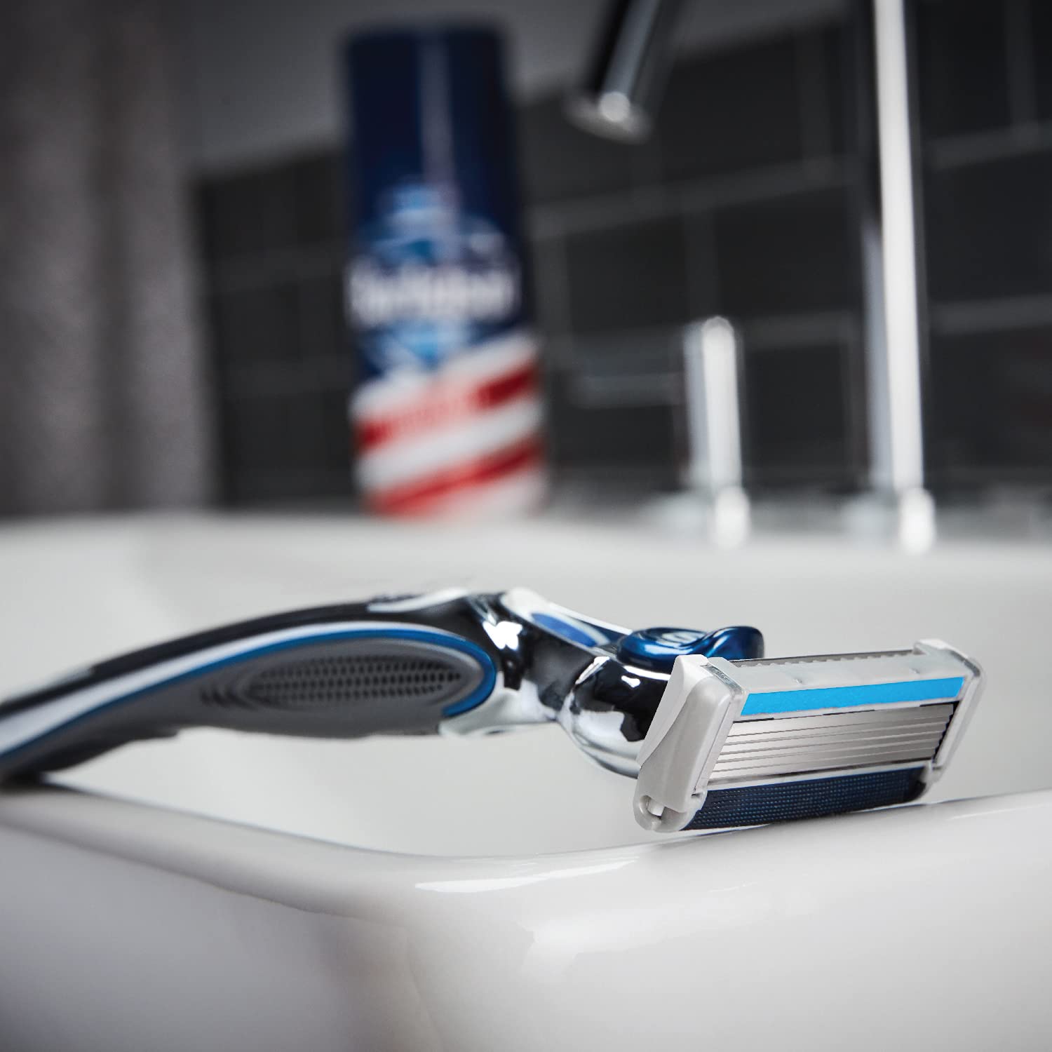 Barbasol Ultra 6 Plus Men's Razor with 2 Razor Blade Refills (1 Handle + 2 Cartridges), Mens Razors/Blades