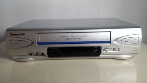 panasonic pv-v4523s 4-head hi-fi vcr (2003 model)