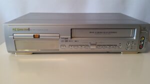 emerson ewd2202 dual-deck dvd/vcr combo