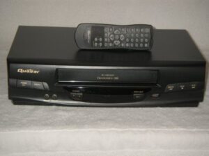 quasar 4 head omnivision vhs vcr model vhq-40 m, remote control.