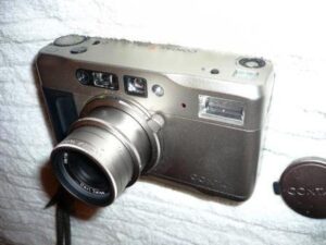 contax tvs 35 mm point and shoot film camera with carl zeiss vario sonnar lens