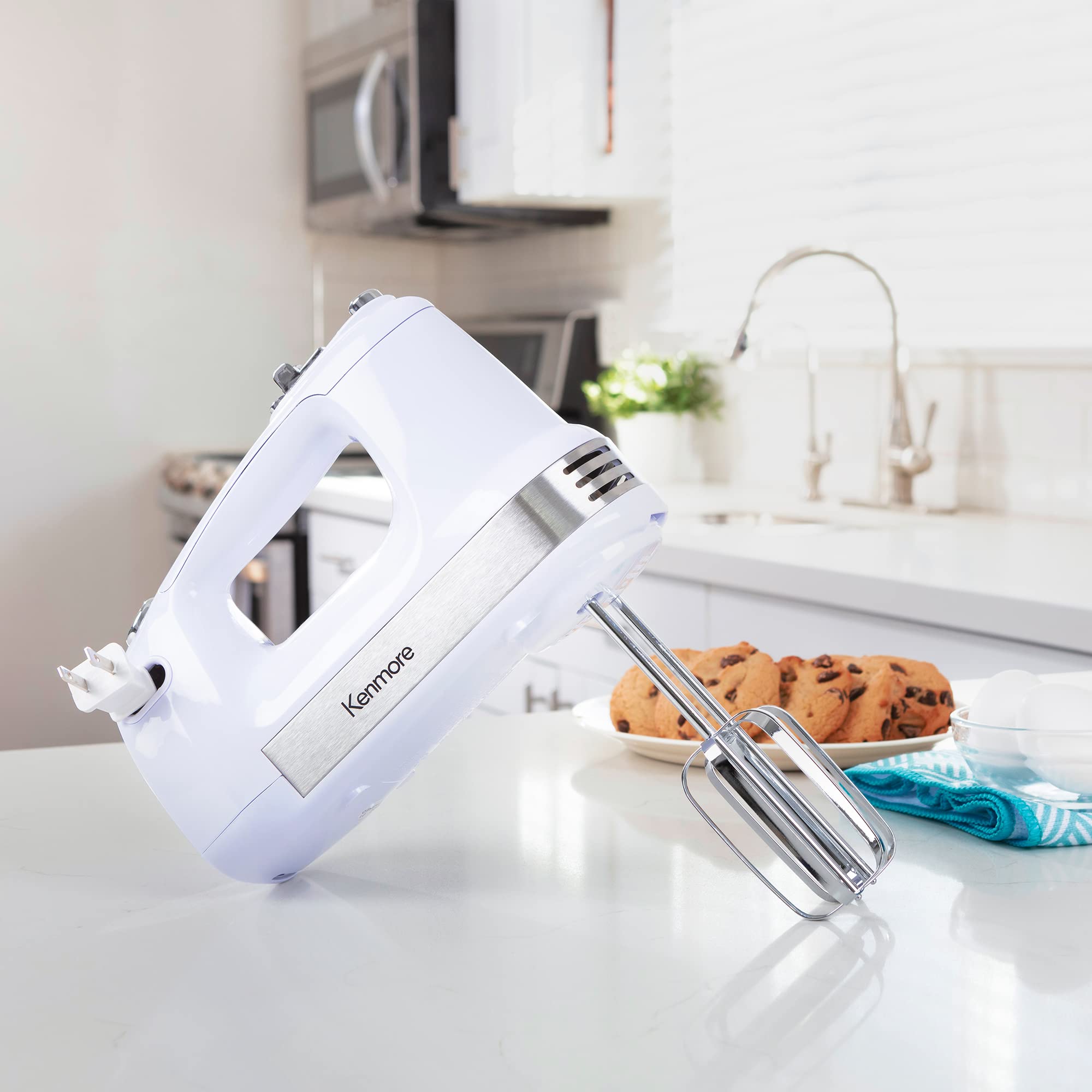 Kenmore 5-Speed Electric Hand Mixer, Beater,Blender, White, 250W Motor, Interchangeable Beaters, Dough Hooks, Liquid Blending Rod, Automatic Cord Retract, Burst Control, Clip-On Accessory Storage Case