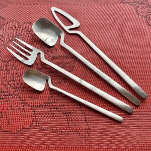 Matte Silver Cutlery Set 24 Pack,Kitchen Silverware/Flatware Anti-rust Utensil Set,Stainless Steel Dinnerware Set Service for 6 Include Knife Fork Spoon,Dishwasher Safe (Matte Silver)